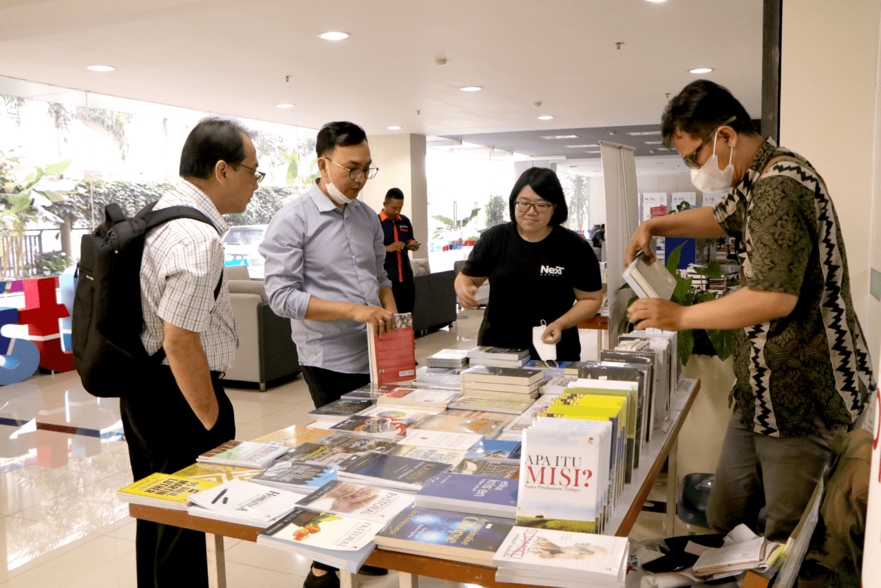 Bazar Buku STTB 2023 | Sekolah Tinggi Teologi Bandung